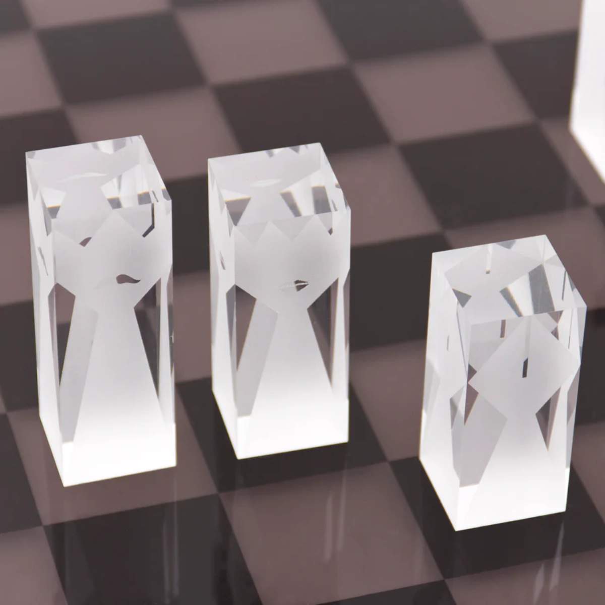 Jonathan Adler Acrylic Chess Set – Beaumonde