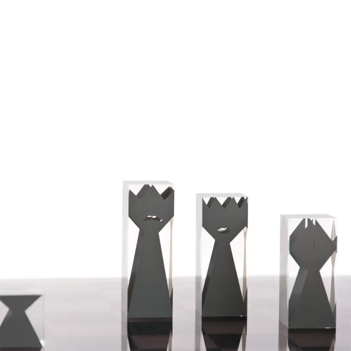 Jonathan Adler Acrylic Chess Set – Beaumonde